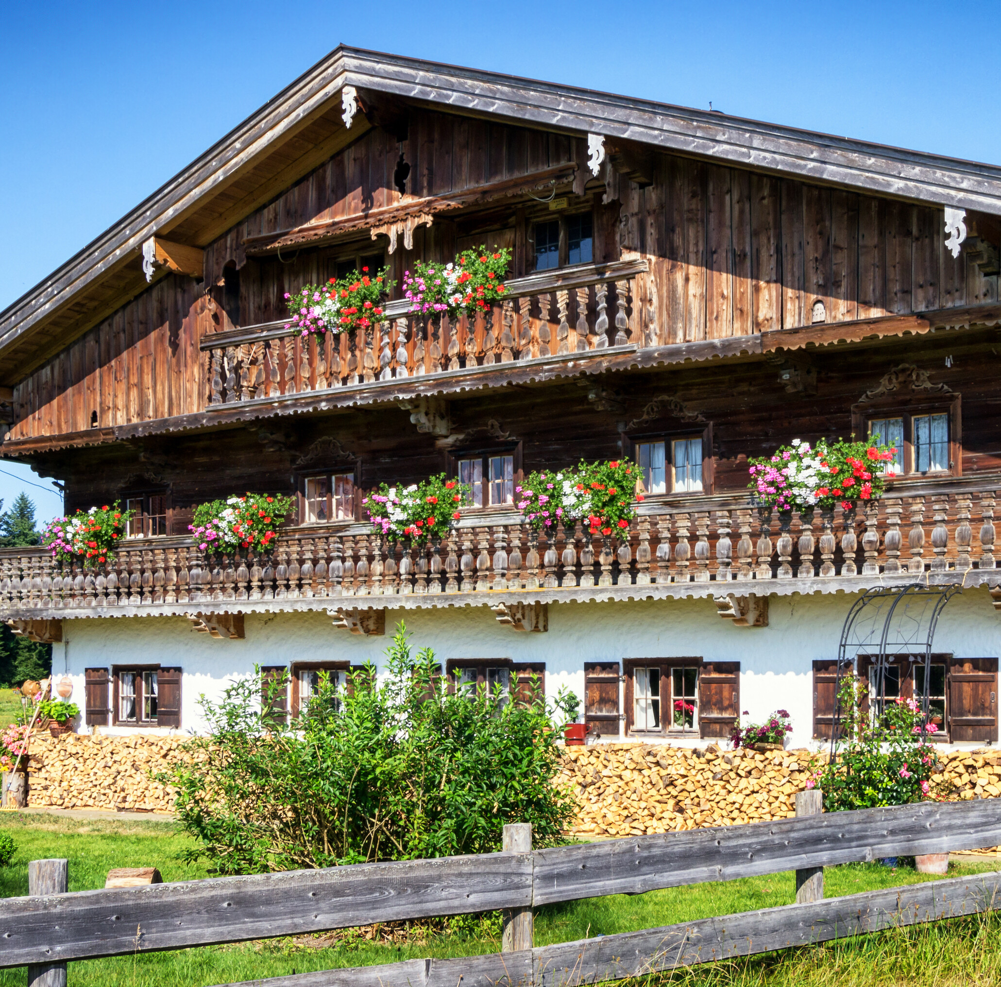 Checkliste Hauskauf: Die typische Kombination von Kauf- und Werkvertrag